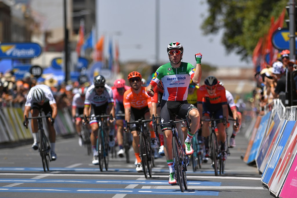 Tour Down Under 2019: Elia Viviani remonta y gana (Vídeo) - Zikloland