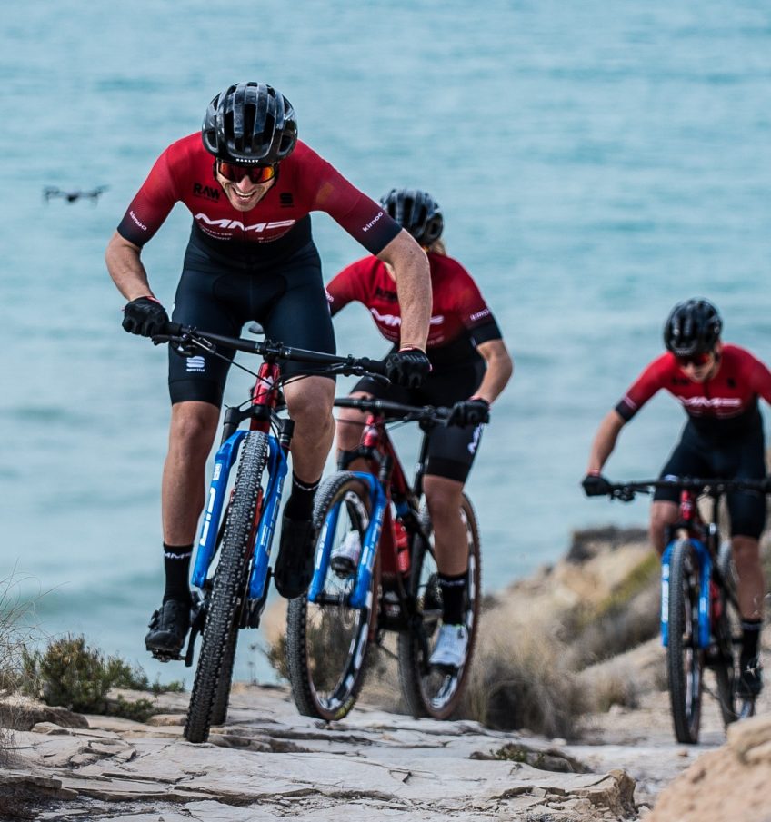 Sportful Bodyfit Pro: El MMR Factory Racing Team, al máximo nivel ...