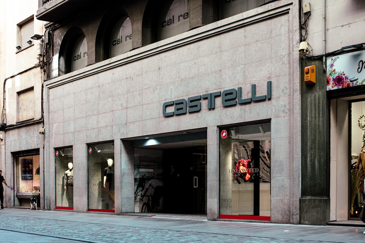 Castelli inaugura su Flagship Store en Girona - Zikloland