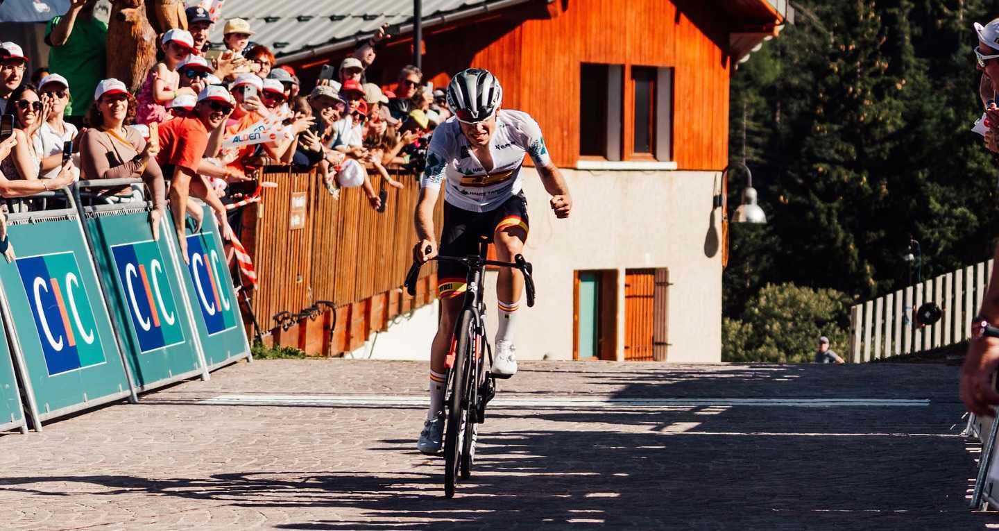 Pablo Torres gana la etapa y se viste de amarillo en el Tour del ...