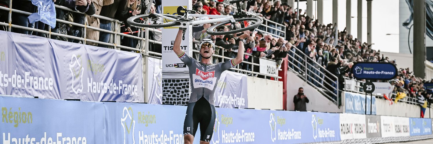 Mathieu van der Poel pudo con Tadej Pogacar en el pavés de Roubaix - Zikloland